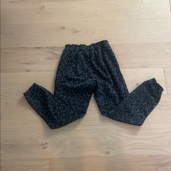 Abercrombie & Fitch | Pants & Jumpsuits | Abercrombie Fitch Leopard ...
